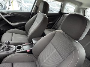 Grey Opel Astra 2011 in Riga, with an engine capacity of 1.70 L and mileage of 268 thousand km for 4490 €, photo 11 on AUTOMOTO.COM.LV