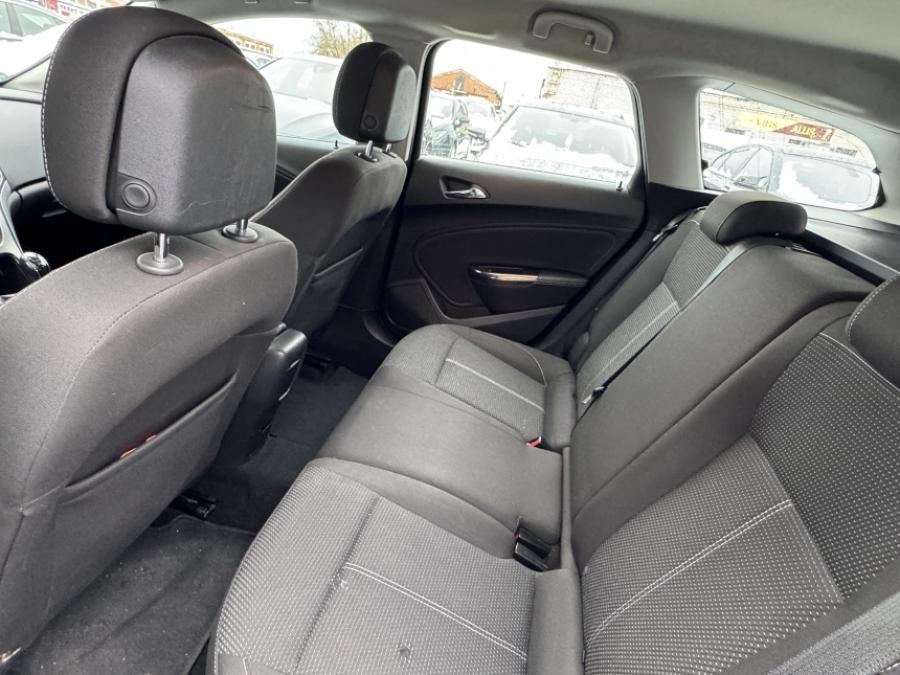 Grey Opel Astra 2011 in Riga, with an engine capacity of 1.70 L and mileage of 268 thousand km for 4490 €, photo 15 on AUTOMOTO.COM.LV