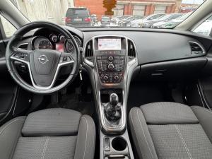 Grey Opel Astra 2011 in Riga, with an engine capacity of 1.70 L and mileage of 268 thousand km for 4490 €, photo 16 on AUTOMOTO.COM.LV