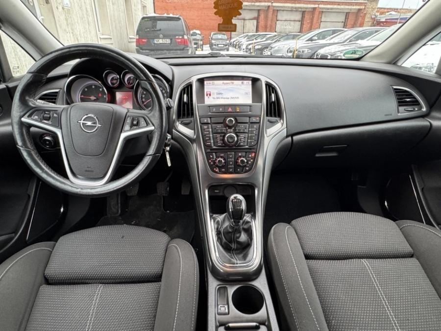 Grey Opel Astra 2011 in Riga, with an engine capacity of 1.70 L and mileage of 268 thousand km for 4490 €, photo 16 on AUTOMOTO.COM.LV