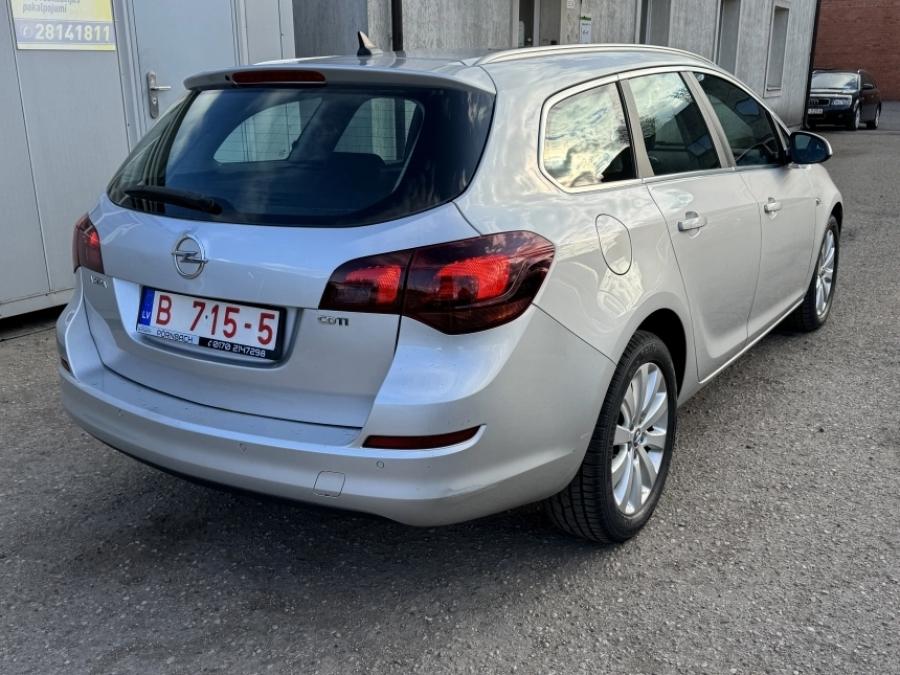 Grey Opel Astra 2011 in Riga, with an engine capacity of 1.70 L and mileage of 268 thousand km for 4490 €, photo 17 on AUTOMOTO.COM.LV