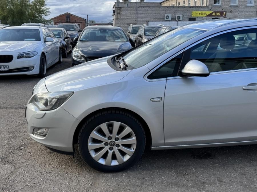 Grey Opel Astra 2011 in Riga, with an engine capacity of 1.70 L and mileage of 268 thousand km for 4490 €, photo 21 on AUTOMOTO.COM.LV