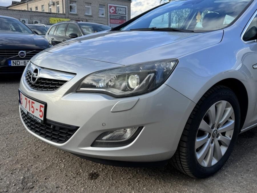 Grey Opel Astra 2011 in Riga, with an engine capacity of 1.70 L and mileage of 268 thousand km for 4490 €, photo 23 on AUTOMOTO.COM.LV
