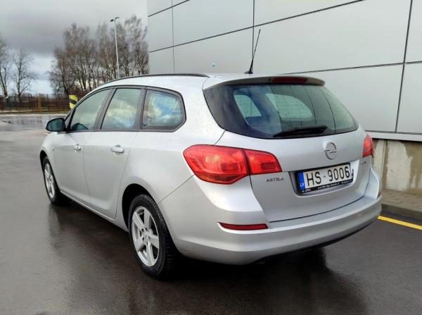 Pelēks Opel Astra 2011 Rīga, ar dzinēja tilpumu 1.70 L un nobraukumu 249 tūkst. km par 2750 €, foto 2 vietnē AUTOMOTO.COM.LV