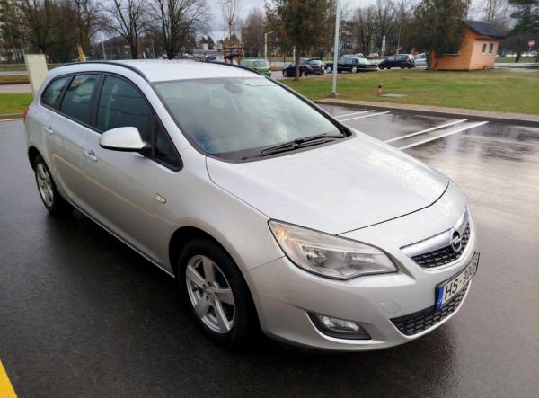 Pelēks Opel Astra 2011 Rīga, ar dzinēja tilpumu 1.70 L un nobraukumu 249 tūkst. km par 2750 €, foto 3 vietnē AUTOMOTO.COM.LV