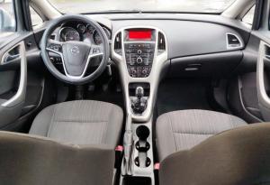 Grey Opel Astra 2011 in Riga, with an engine capacity of 1.70 L and mileage of 249 thousand km for 2750 €, photo 6 on AUTOMOTO.COM.LV