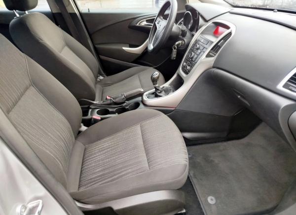 Pelēks Opel Astra 2011 Rīga, ar dzinēja tilpumu 1.70 L un nobraukumu 249 tūkst. km par 2750 €, foto 9 vietnē AUTOMOTO.COM.LV