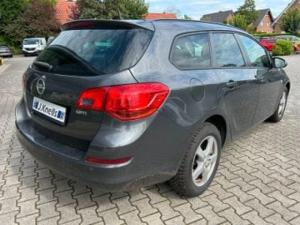 Grey Opel Astra 2011 in Riga, with an engine capacity of 1.70 L and mileage of 229 thousand km for 4100 €, photo 3 on AUTOMOTO.COM.LV