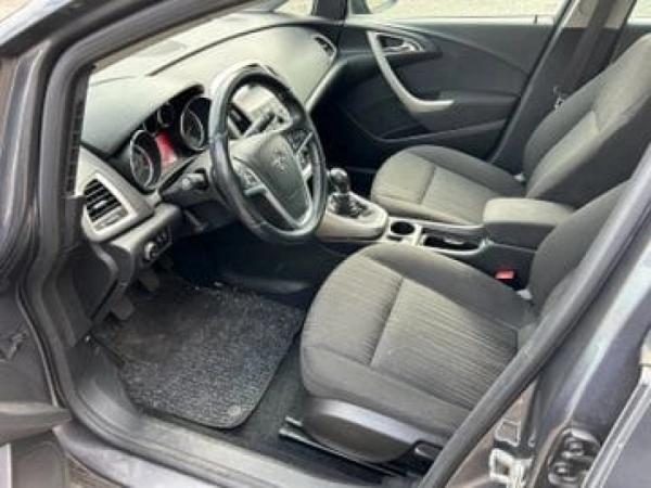 Pelēks Opel Astra 2011 Rīga, ar dzinēja tilpumu 1.70 L un nobraukumu 229 tūkst. km par 4100 €, foto 4 vietnē AUTOMOTO.COM.LV