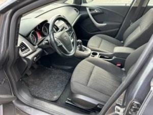 Grey Opel Astra 2011 in Riga, with an engine capacity of 1.70 L and mileage of 229 thousand km for 4100 €, photo 5 on AUTOMOTO.COM.LV