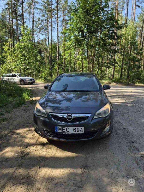 Pelēks Opel Astra 2011 Viļņa, ar dzinēja tilpumu 1.69 L un nobraukumu 311 tūkst. km par 2650 €, foto 1 vietnē AUTOMOTO.COM.LV