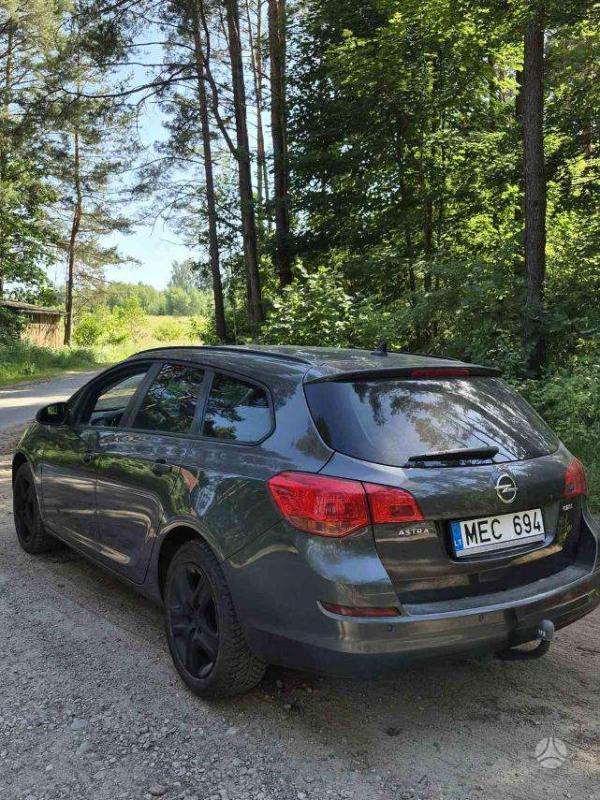 Pelēks Opel Astra 2011 Viļņa, ar dzinēja tilpumu 1.69 L un nobraukumu 311 tūkst. km par 2650 €, foto 4 vietnē AUTOMOTO.COM.LV