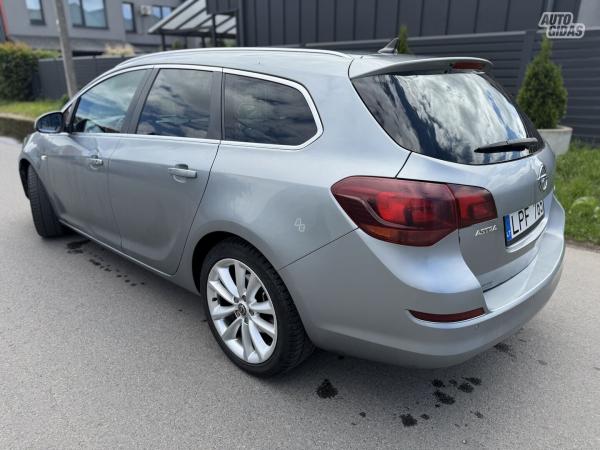 Grey Opel Astra 2011 in Kaunas, with an engine capacity of 1.70 L and mileage of 275 thousand km for 2550 €, photo 9 on AUTOMOTO.COM.LV