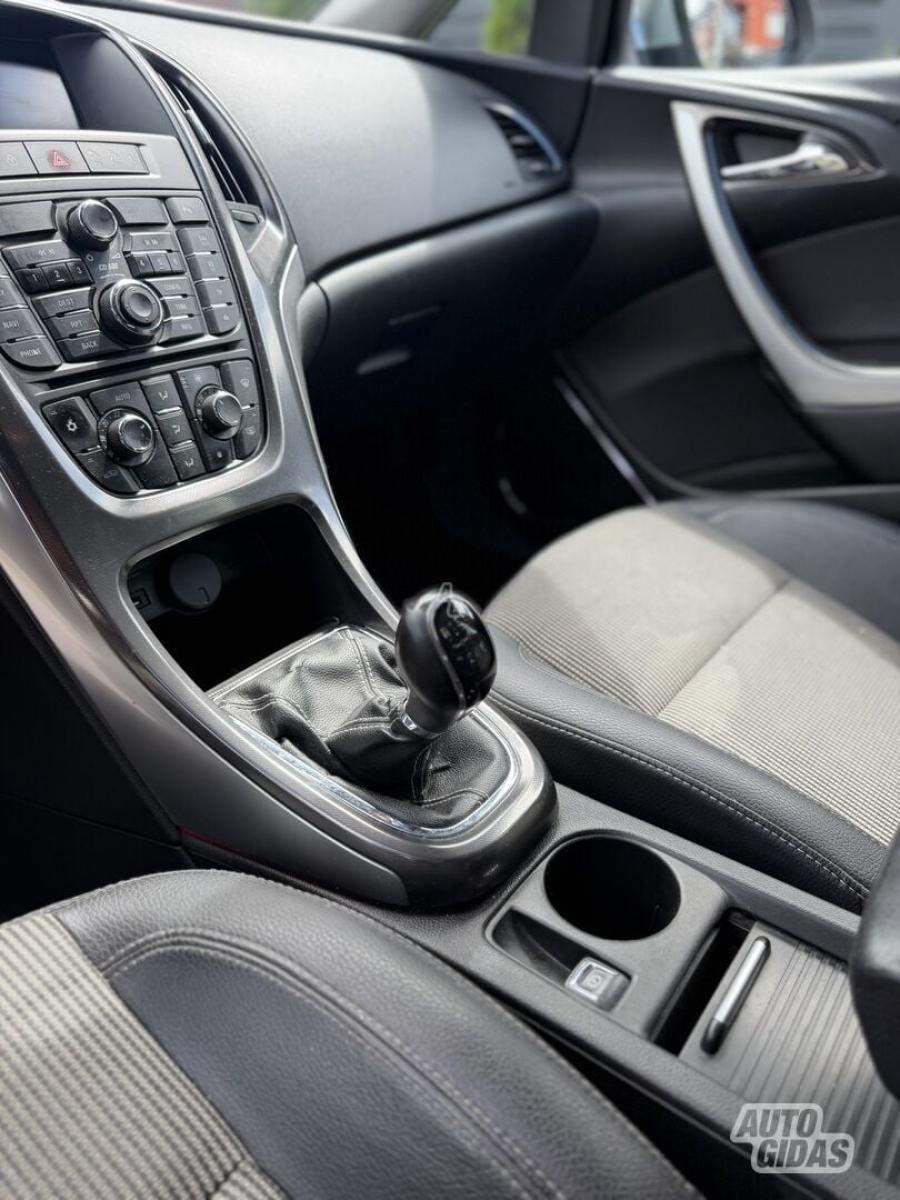 Grey Opel Astra 2011 in Kaunas, with an engine capacity of 1.70 L and mileage of 275 thousand km for 2550 €, photo 24 on AUTOMOTO.COM.LV