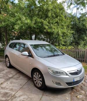 Grey Opel Astra 2011 in Siauliai, with an engine capacity of 1.96 L and mileage of 180 thousand km for 3000 €, photo  on AUTOMOTO.COM.LV