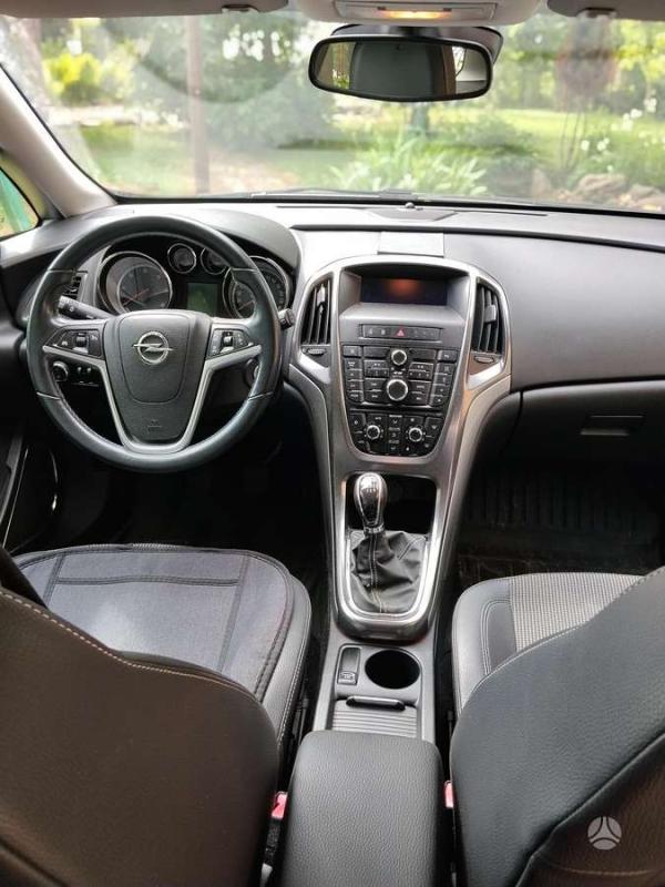 Pelēks Opel Astra 2011 Šauļi, ar dzinēja tilpumu 1.96 L un nobraukumu 180 tūkst. km par 3000 €, foto 2 vietnē AUTOMOTO.COM.LV