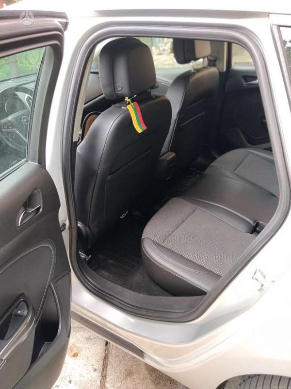 Pelēks Opel Astra 2011 Šauļi, ar dzinēja tilpumu 1.96 L un nobraukumu 180 tūkst. km par 3000 €, foto 3 vietnē AUTOMOTO.COM.LV