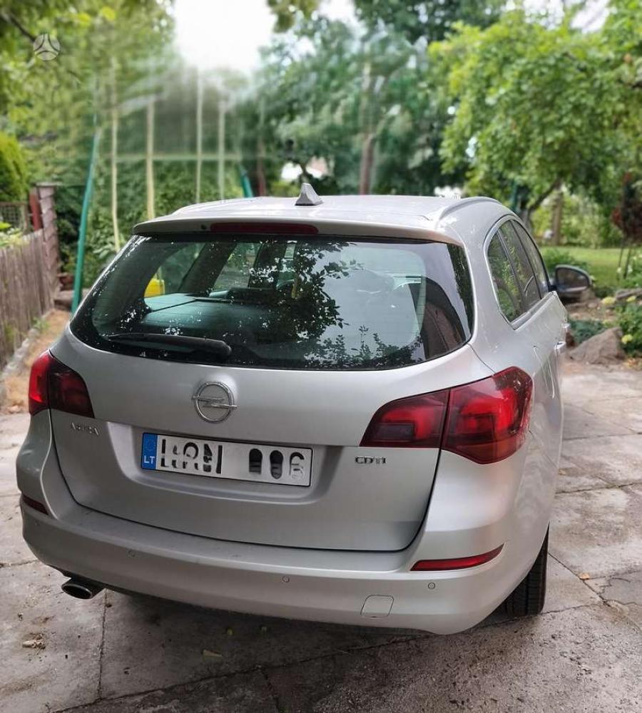 Grey Opel Astra 2011 in Siauliai, with an engine capacity of 1.96 L and mileage of 180 thousand km for 3000 €, photo 6 on AUTOMOTO.COM.LV