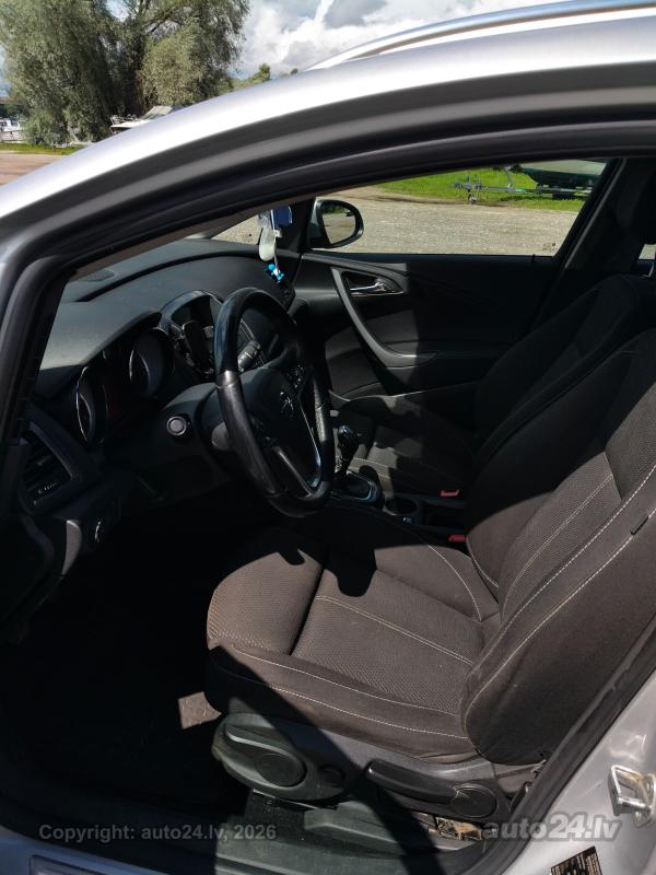 Pelēks Opel Astra 2011 Tartu, ar dzinēja tilpumu 1.70 L un nobraukumu 240 tūkst. km par 2750 €, foto 8 vietnē AUTOMOTO.COM.LV