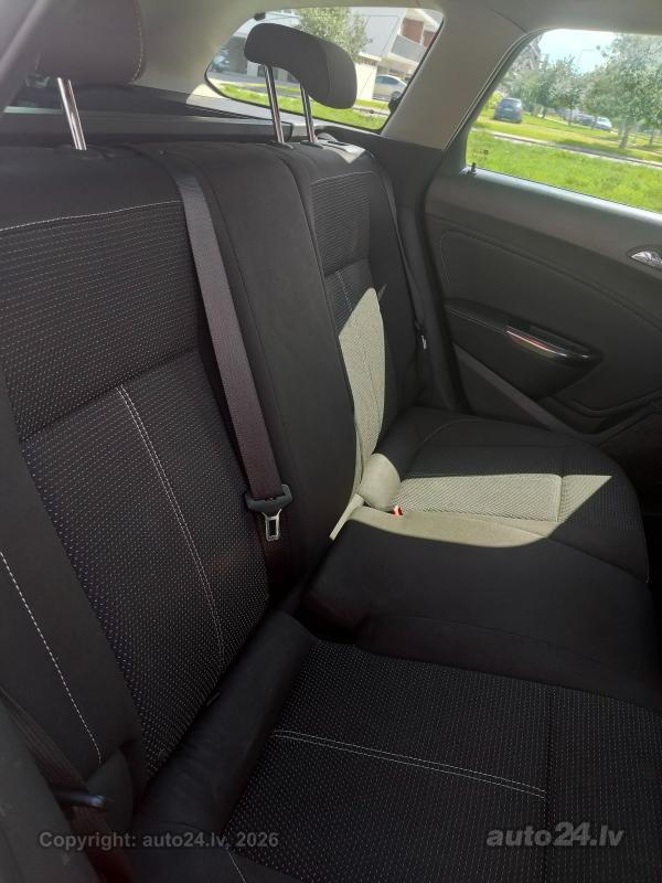 Pelēks Opel Astra 2011 Tartu, ar dzinēja tilpumu 1.70 L un nobraukumu 240 tūkst. km par 2750 €, foto 10 vietnē AUTOMOTO.COM.LV