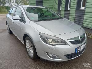 Grey Opel Astra 2011 in Siauliai, with an engine capacity of 2.00 L and mileage of 310 thousand km for 2350 €, photo 4 on AUTOMOTO.COM.LV