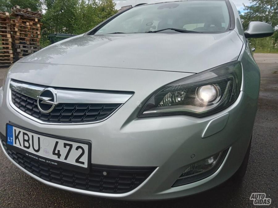 Grey Opel Astra 2011 in Siauliai, with an engine capacity of 2.00 L and mileage of 310 thousand km for 2350 €, photo 6 on AUTOMOTO.COM.LV