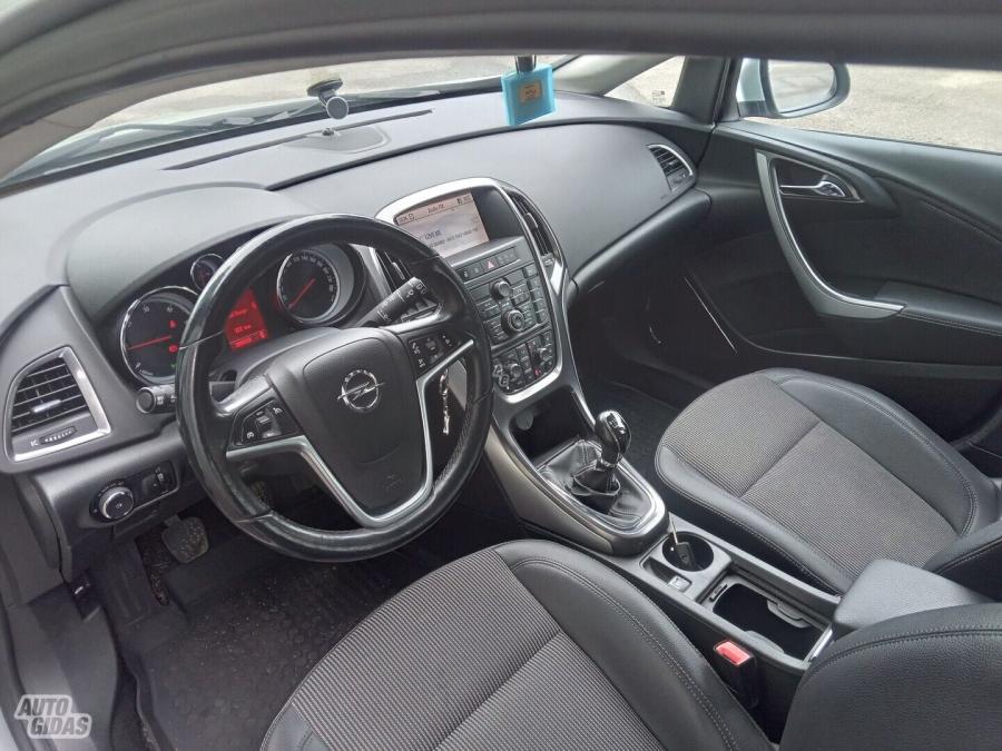 Grey Opel Astra 2011 in Siauliai, with an engine capacity of 2.00 L and mileage of 310 thousand km for 2350 €, photo 11 on AUTOMOTO.COM.LV
