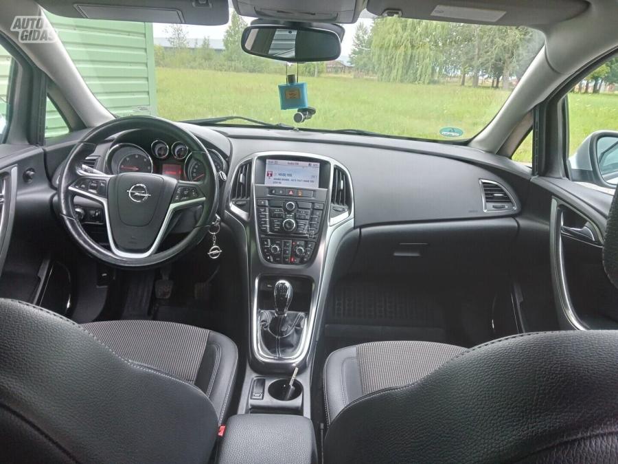 Grey Opel Astra 2011 in Siauliai, with an engine capacity of 2.00 L and mileage of 310 thousand km for 2350 €, photo 12 on AUTOMOTO.COM.LV