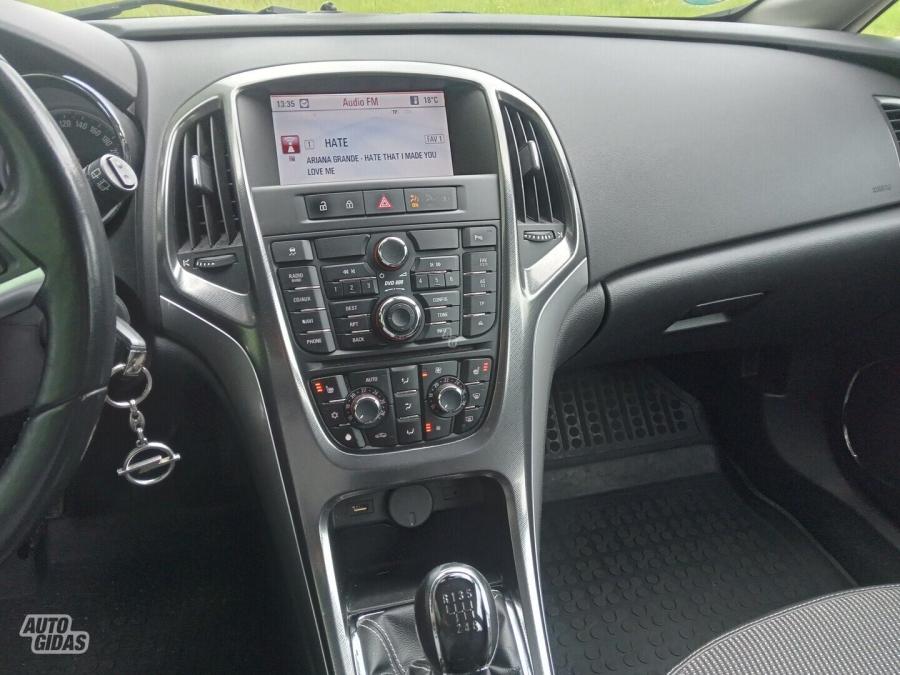 Grey Opel Astra 2011 in Siauliai, with an engine capacity of 2.00 L and mileage of 310 thousand km for 2350 €, photo 17 on AUTOMOTO.COM.LV