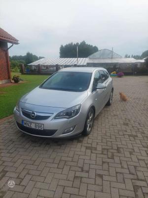 Grey Opel Astra 2011 in Rokiskis, with an engine capacity of 1.96 L and mileage of 267 thousand km for 2350 €, photo 3 on AUTOMOTO.COM.LV