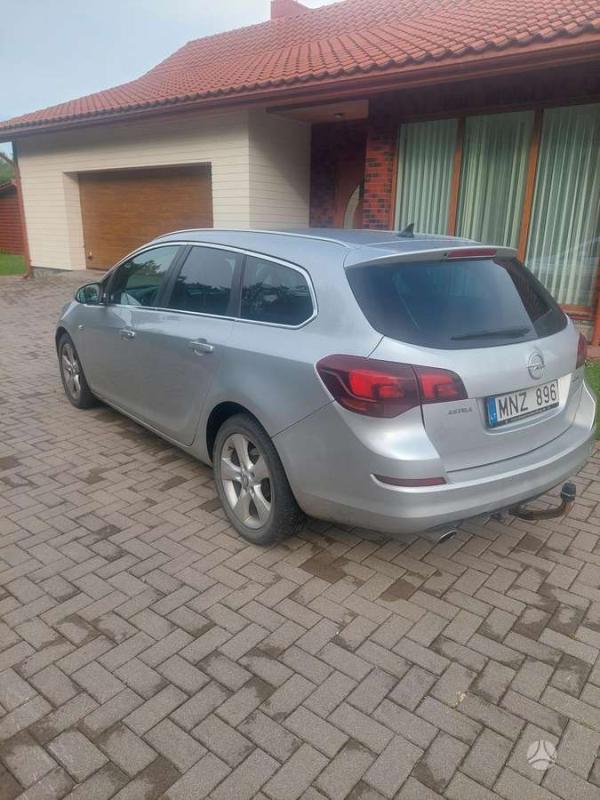 Pelēks Opel Astra 2011 Rokiškis, ar dzinēja tilpumu 1.96 L un nobraukumu 267 tūkst. km par 2350 €, foto 3 vietnē AUTOMOTO.COM.LV