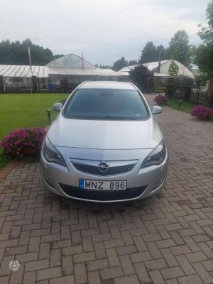 Grey Opel Astra 2011 in Rokiskis, with an engine capacity of 1.96 L and mileage of 267 thousand km for 2350 €, photo 5 on AUTOMOTO.COM.LV