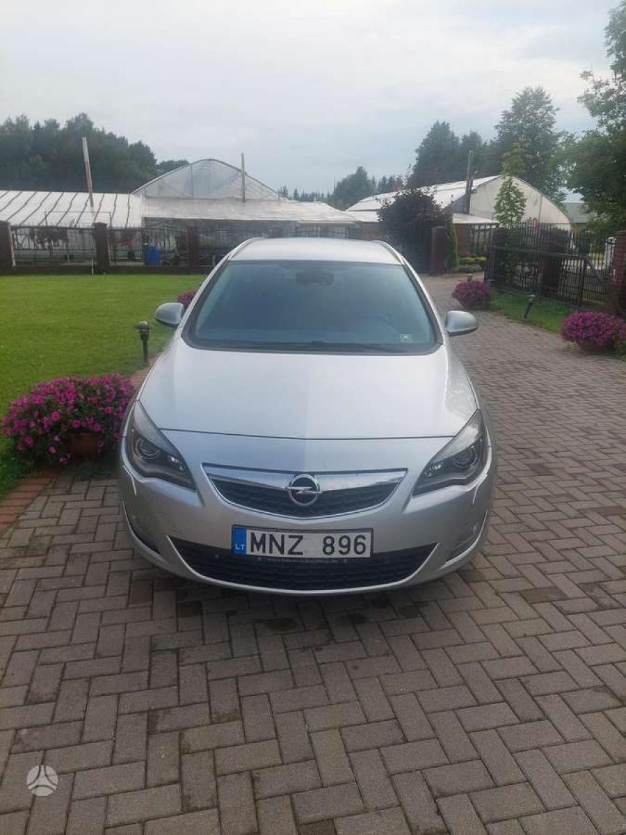 Grey Opel Astra 2011 in Rokiskis, with an engine capacity of 1.96 L and mileage of 267 thousand km for 2350 €, photo 5 on AUTOMOTO.COM.LV