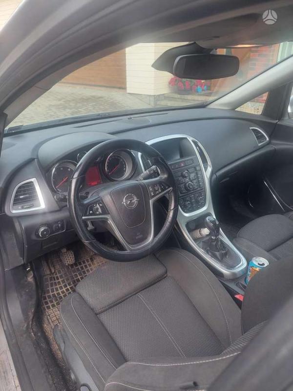 Pelēks Opel Astra 2011 Rokiškis, ar dzinēja tilpumu 1.96 L un nobraukumu 267 tūkst. km par 2350 €, foto 7 vietnē AUTOMOTO.COM.LV