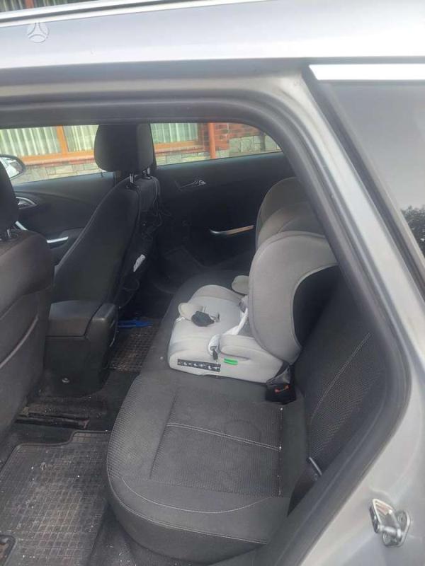 Pelēks Opel Astra 2011 Rokiškis, ar dzinēja tilpumu 1.96 L un nobraukumu 267 tūkst. km par 2350 €, foto 8 vietnē AUTOMOTO.COM.LV