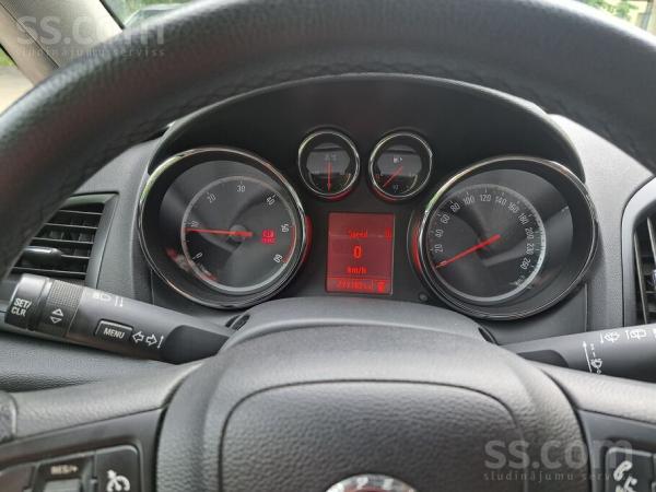 Grey Opel Astra 2011 in Riga, with an engine capacity of 1.60 L and mileage of 271 thousand km for 800 €, photo 4 on AUTOMOTO.COM.LV