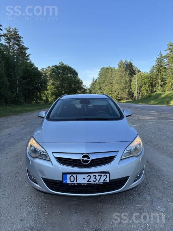 Pelēks Opel Astra 2011 Kuldīga, ar dzinēja tilpumu 1.40 L un nobraukumu 360 tūkst. km par 1900 €, foto 1 vietnē AUTOMOTO.COM.LV