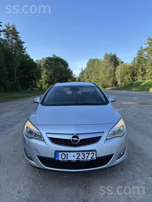 Pelēks Opel Astra 2011 Kuldīga, ar dzinēja tilpumu 1.40 L un nobraukumu 360 tūkst. km par 1900 €, foto  vietnē AUTOMOTO.COM.LV