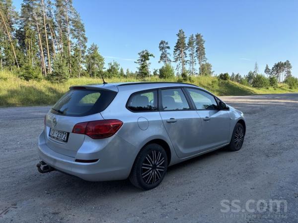 Pelēks Opel Astra 2011 Kuldīga, ar dzinēja tilpumu 1.40 L un nobraukumu 360 tūkst. km par 1900 €, foto 4 vietnē AUTOMOTO.COM.LV