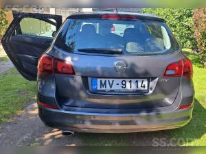 Grey Opel Astra 2011 in Riga, with an engine capacity of 2.00 L and mileage of 229 thousand km for 1500 €, photo 4 on AUTOMOTO.COM.LV