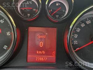 Grey Opel Astra 2011 in Riga, with an engine capacity of 2.00 L and mileage of 229 thousand km for 1500 €, photo 5 on AUTOMOTO.COM.LV