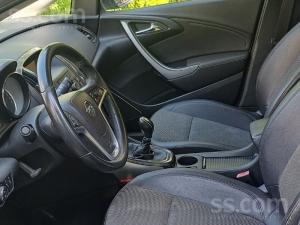 Grey Opel Astra 2011 in Riga, with an engine capacity of 2.00 L and mileage of 229 thousand km for 1500 €, photo 6 on AUTOMOTO.COM.LV