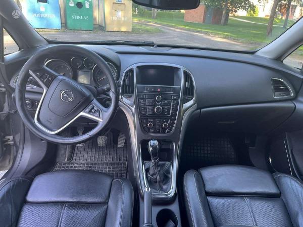 Grey Opel Astra 2011 in Panevezys, with an engine capacity of 1.69 L and mileage of 299 thousand km for 3500 €, photo 7 on AUTOMOTO.COM.LV