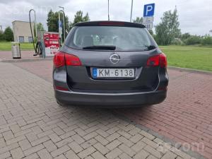 Grey Opel Astra 2011 in Jelgava, with an engine capacity of 1.70 L and mileage of 271 thousand km for 880 €, photo 3 on AUTOMOTO.COM.LV