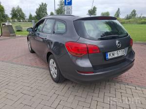 Grey Opel Astra 2011 in Jelgava, with an engine capacity of 1.70 L and mileage of 271 thousand km for 880 €, photo 4 on AUTOMOTO.COM.LV