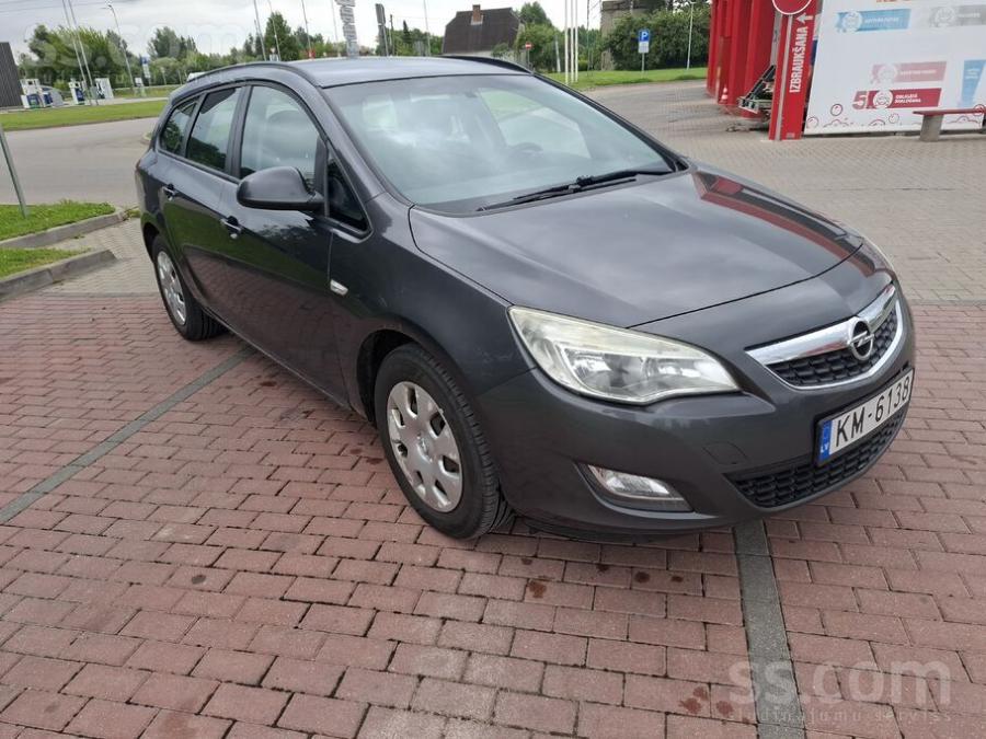 Grey Opel Astra 2011 in Jelgava, with an engine capacity of 1.70 L and mileage of 271 thousand km for 880 €, photo 5 on AUTOMOTO.COM.LV