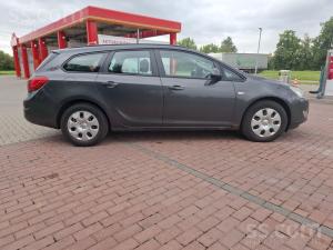 Grey Opel Astra 2011 in Jelgava, with an engine capacity of 1.70 L and mileage of 271 thousand km for 880 €, photo 6 on AUTOMOTO.COM.LV