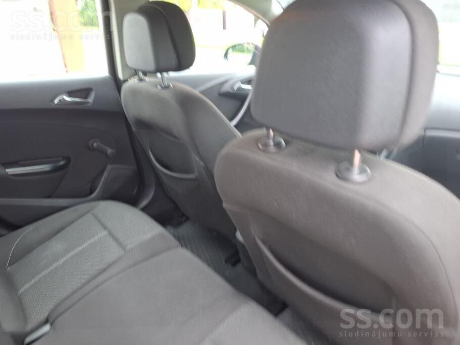 Grey Opel Astra 2011 in Jelgava, with an engine capacity of 1.70 L and mileage of 271 thousand km for 880 €, photo 8 on AUTOMOTO.COM.LV