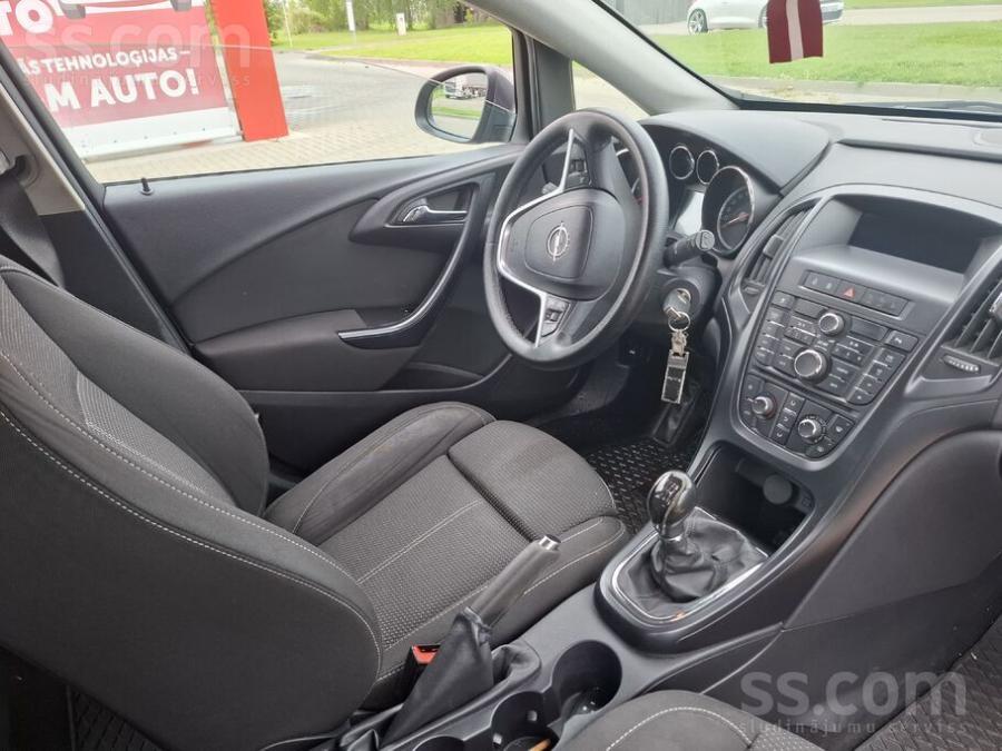 Grey Opel Astra 2011 in Jelgava, with an engine capacity of 1.70 L and mileage of 271 thousand km for 880 €, photo 10 on AUTOMOTO.COM.LV