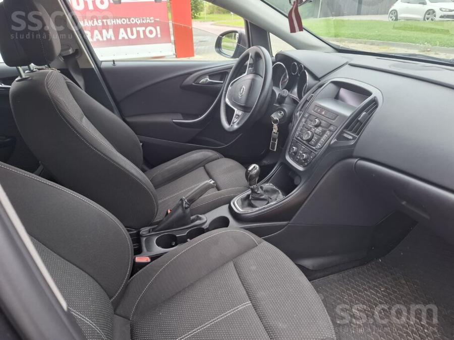 Grey Opel Astra 2011 in Jelgava, with an engine capacity of 1.70 L and mileage of 271 thousand km for 880 €, photo 11 on AUTOMOTO.COM.LV